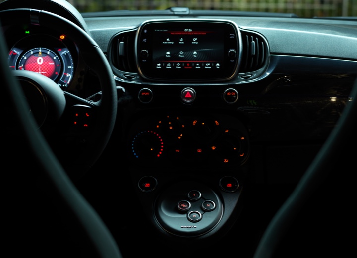 Nouvelle Abarth 595 Monster Energy Yamaha | Abarth France